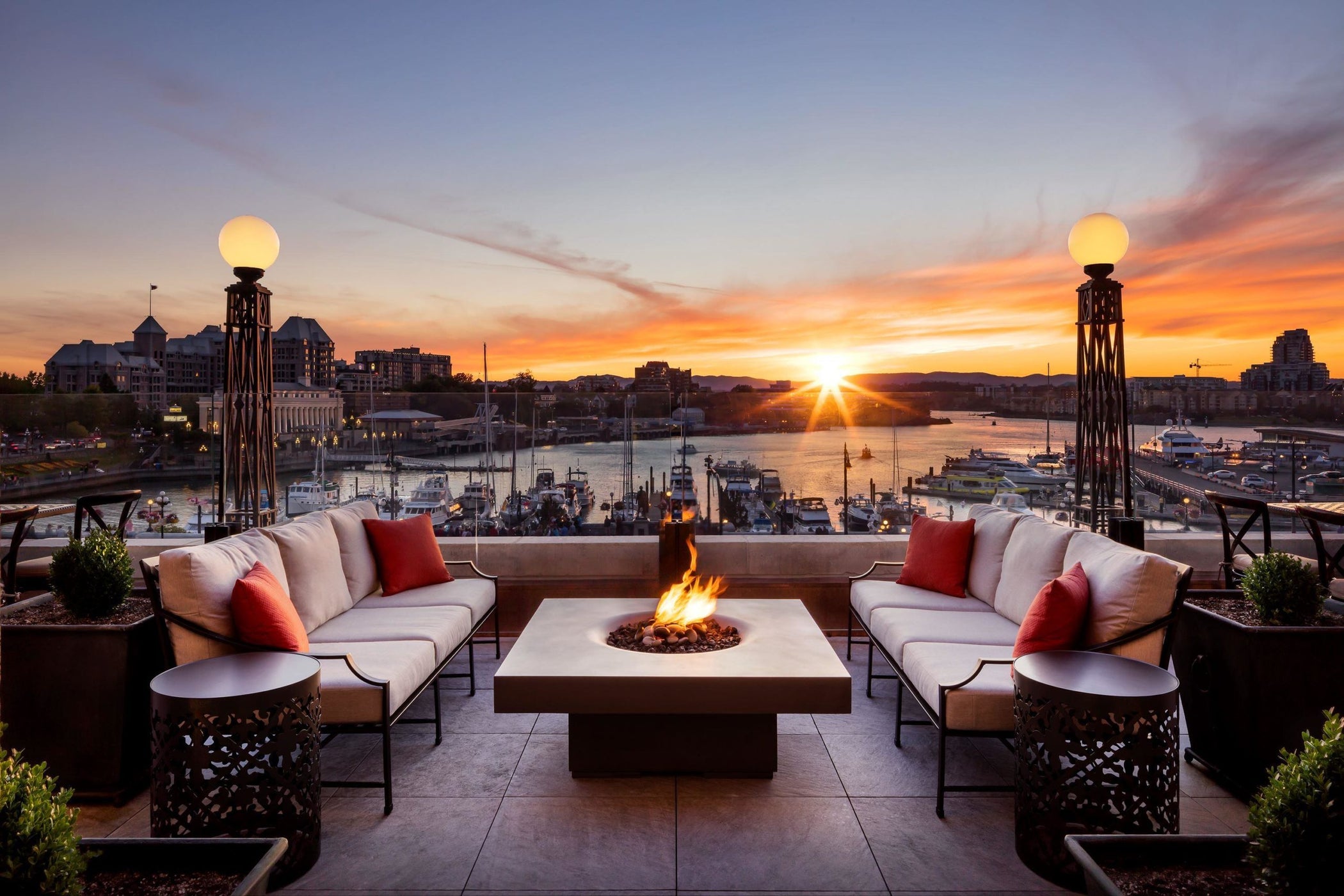 Solus Decor Halo Elevated Fire Pit | Modern Outdoor Luxury Fire Table ...